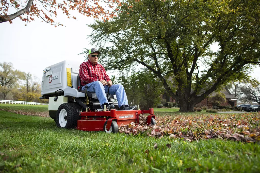 Navigator Commercial Zero-Turn Mowers | Exmark Navigator Commercial Zero-Turn Mowers | Exmark